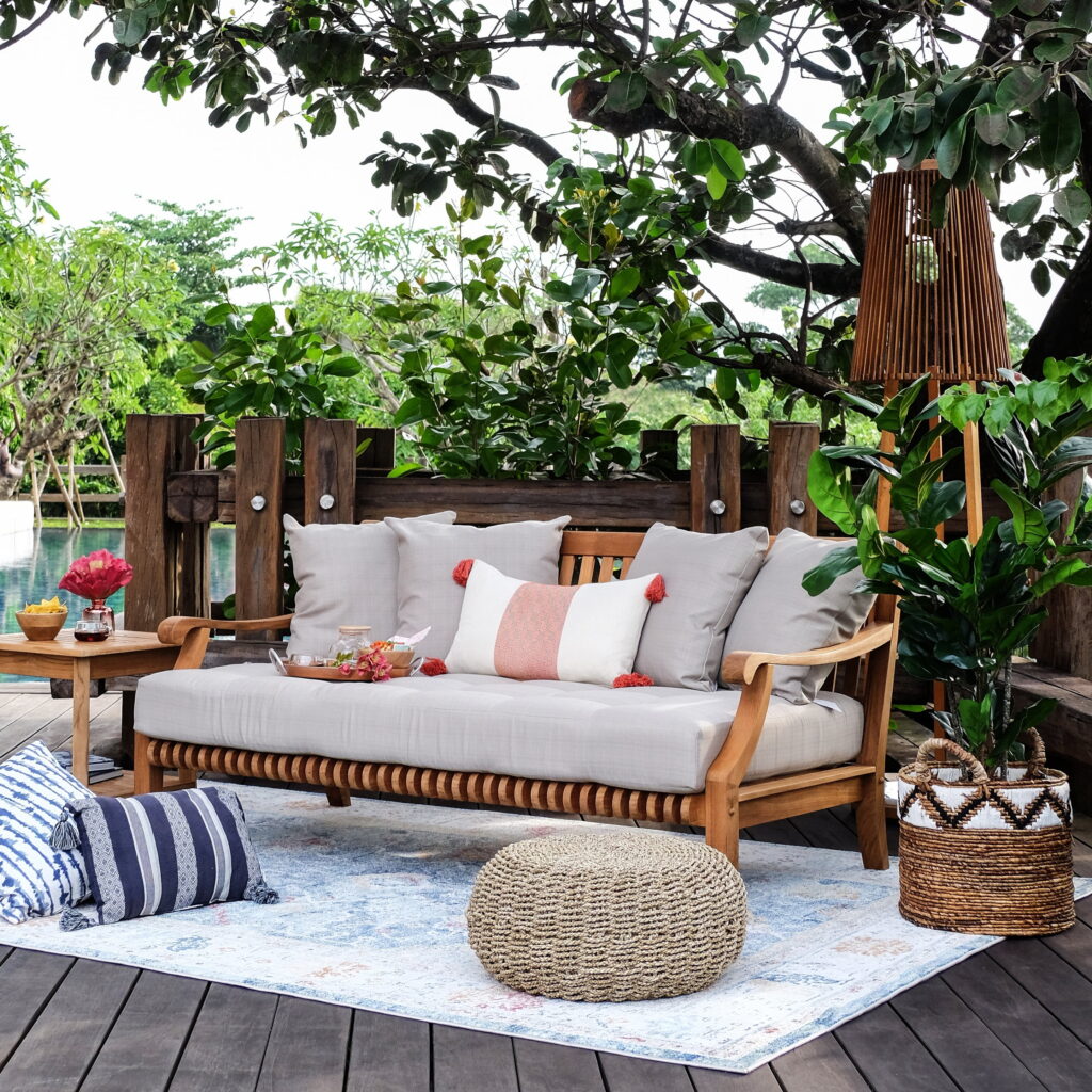 Outdoor Teak Daybed Explained: From A to Z for B2B Buyers